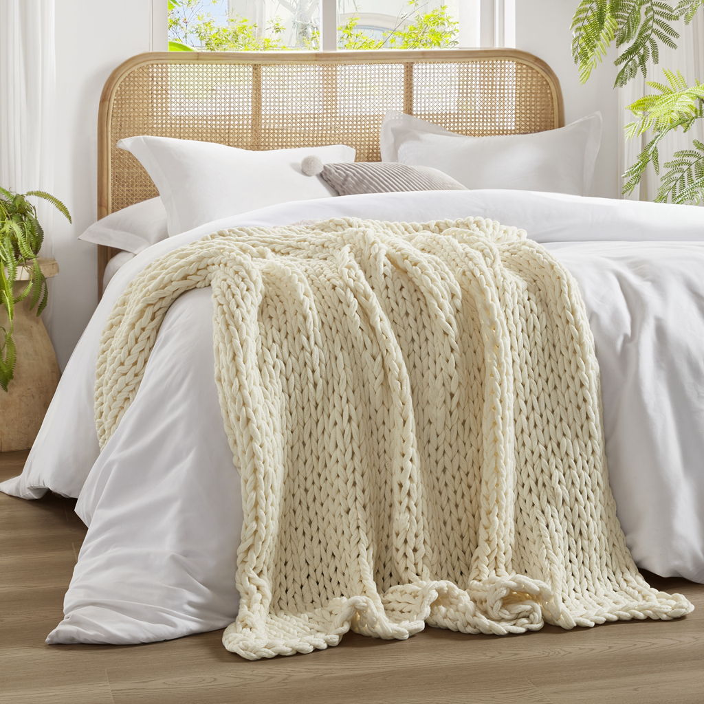 Chunky Double Knit - Handmade Throw - Ivory | Simple Home Plus